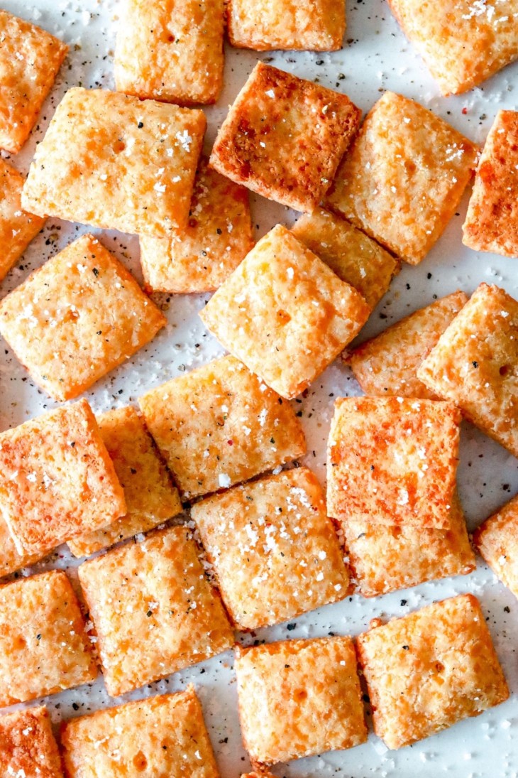 20-Min Cheesy Almond Flour Crackers (only 2 ingredients!) - The Toasted ...